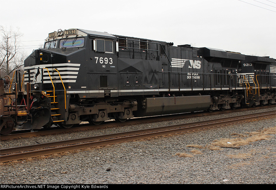 NS ES40DC #7693 on 211